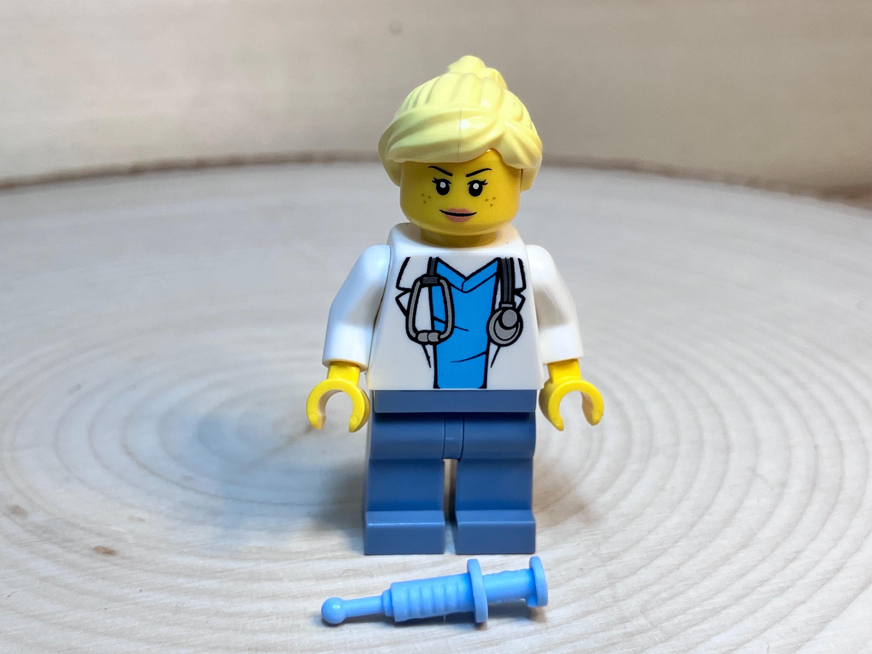 Blonde RN Registered Nurse Holding a Syringe - Genuine LEGO® Minifigure ...