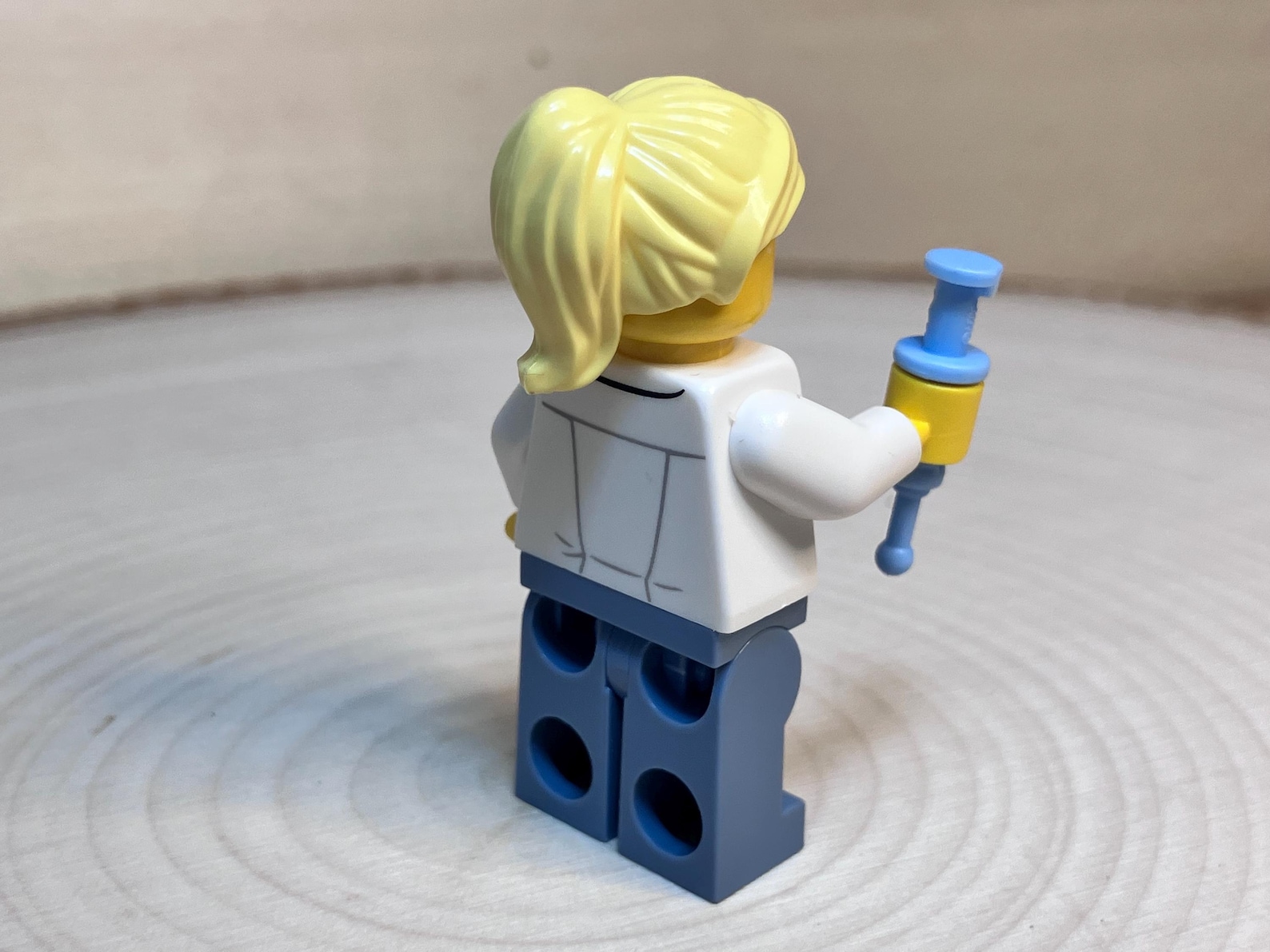 Blonde RN Registered Nurse Holding a Syringe - Genuine LEGO® Minifigure ...