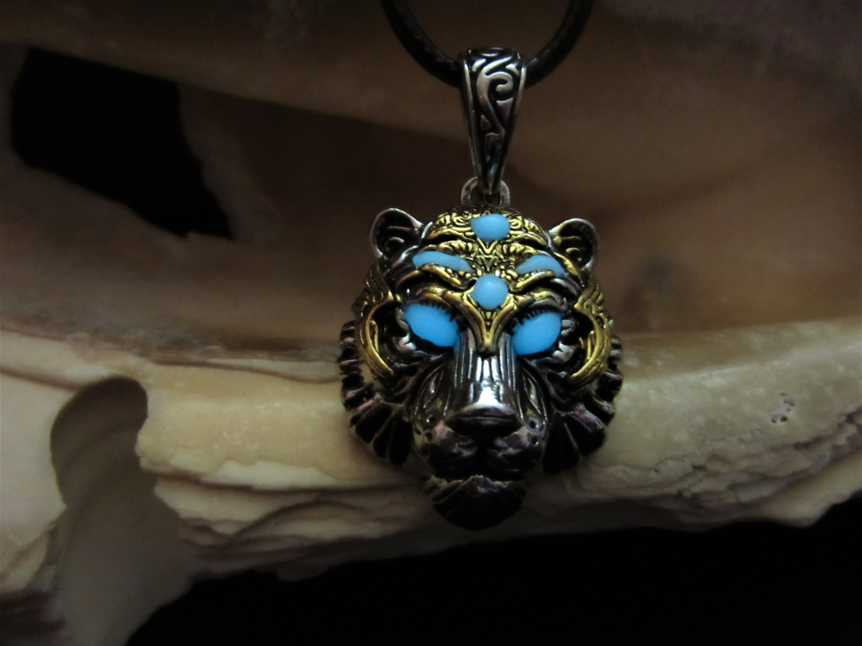 Tiger Pendant / /Glow in the dark | Etsy