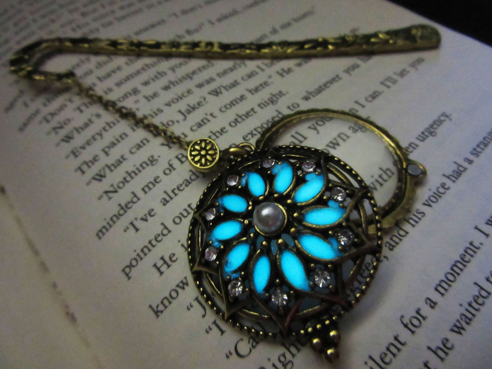 Magnifying Glass Pendant// Gold Bookmark// Glow in the Dark | Etsy