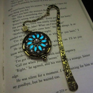 Magnifying Glass Pendant// Gold Bookmark// Glow in the Dark - Etsy