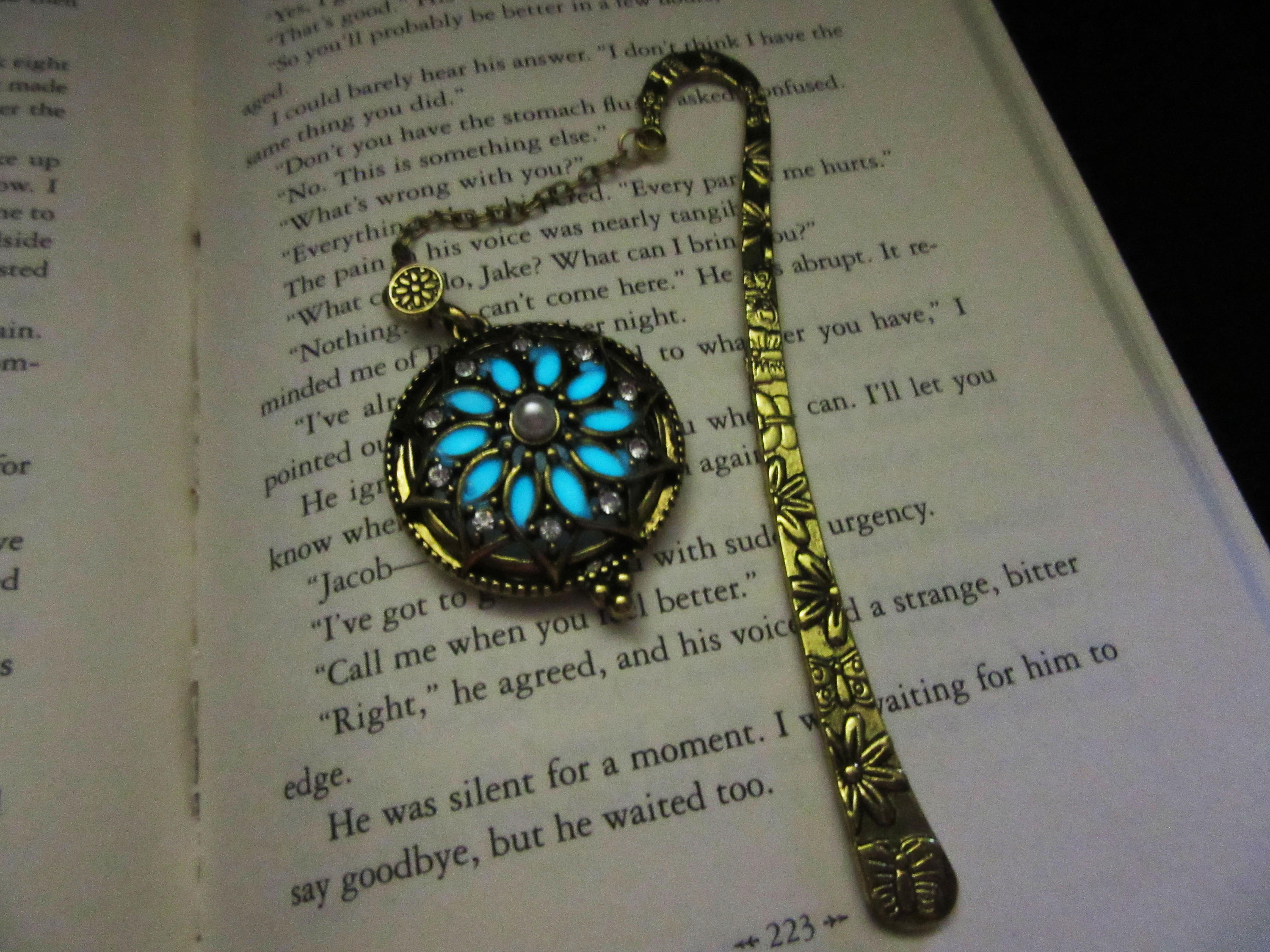 Magnifying Glass Pendant// Gold Bookmark// Glow in the Dark | Etsy