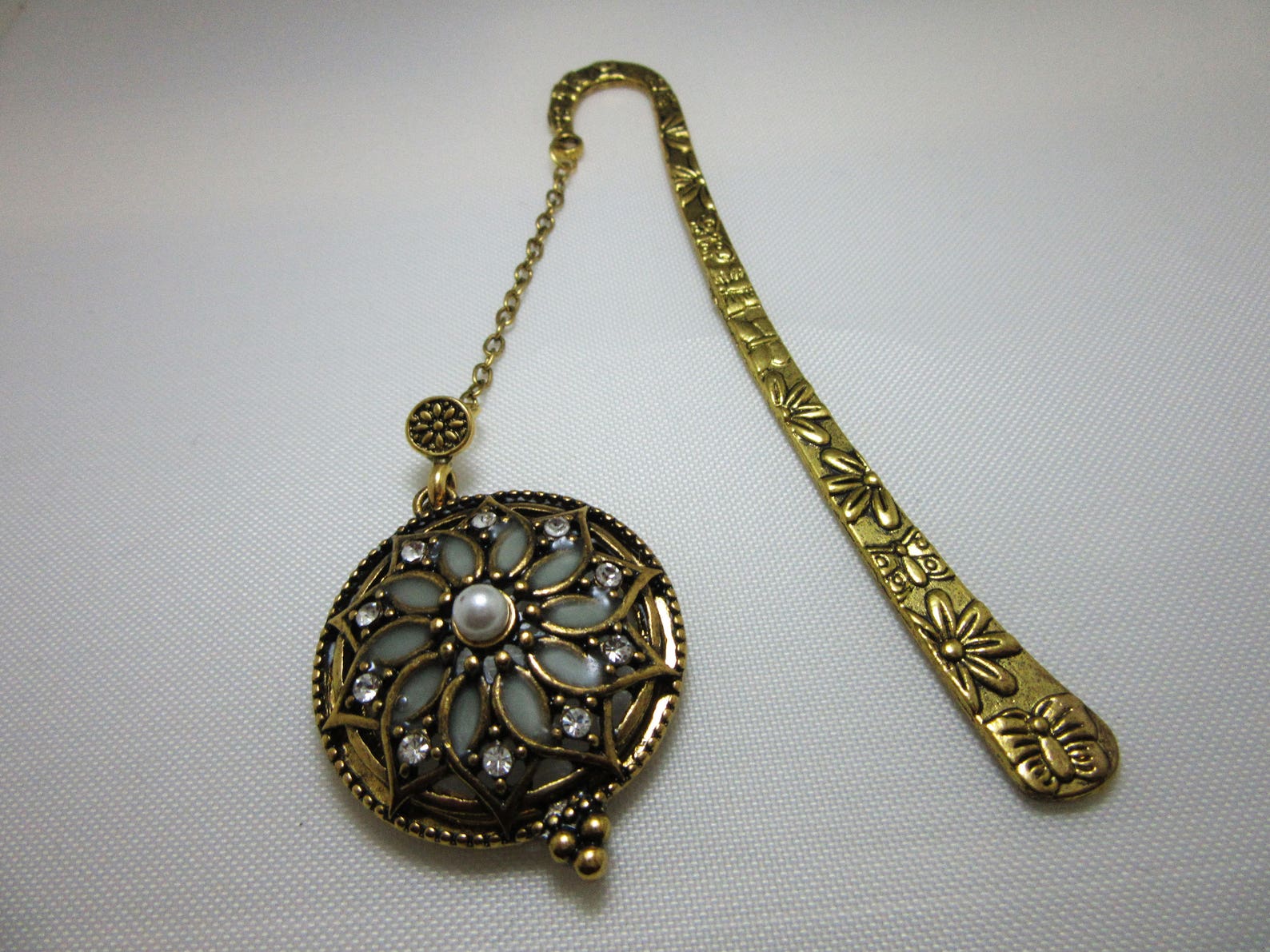 Magnifying Glass Pendant// Gold Bookmark// Glow in the Dark | Etsy