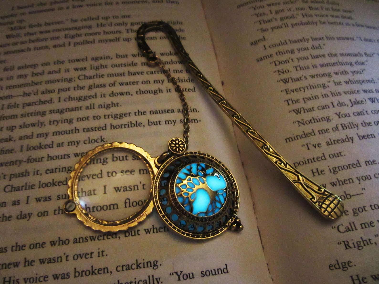Gold Bookmark// Magnifying Glass Pendant //glow in the Dark - Etsy