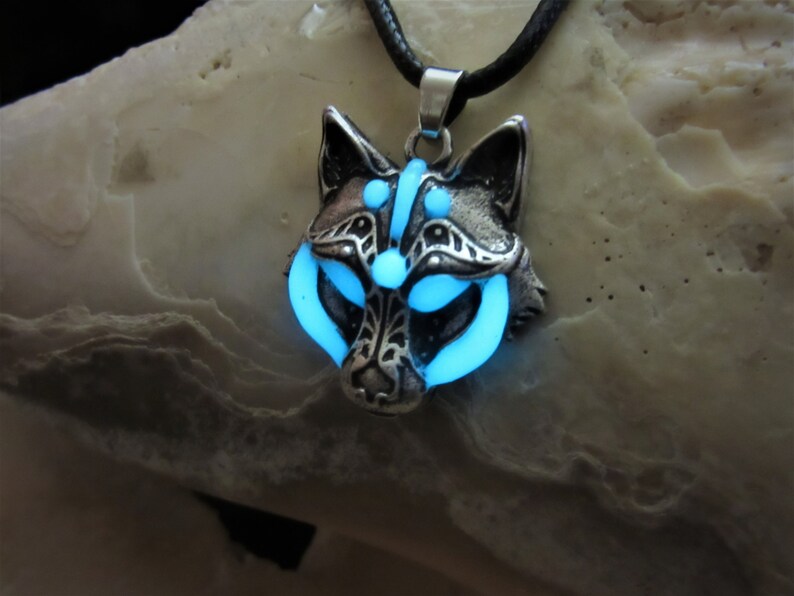 Wolf Pendant / /glow in the Dark - Etsy