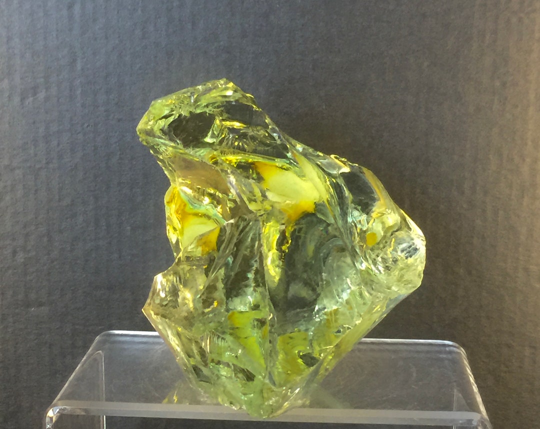 A Large Stunning Light Lime Green Natural Rough Gem Monoatomic REIKI ...