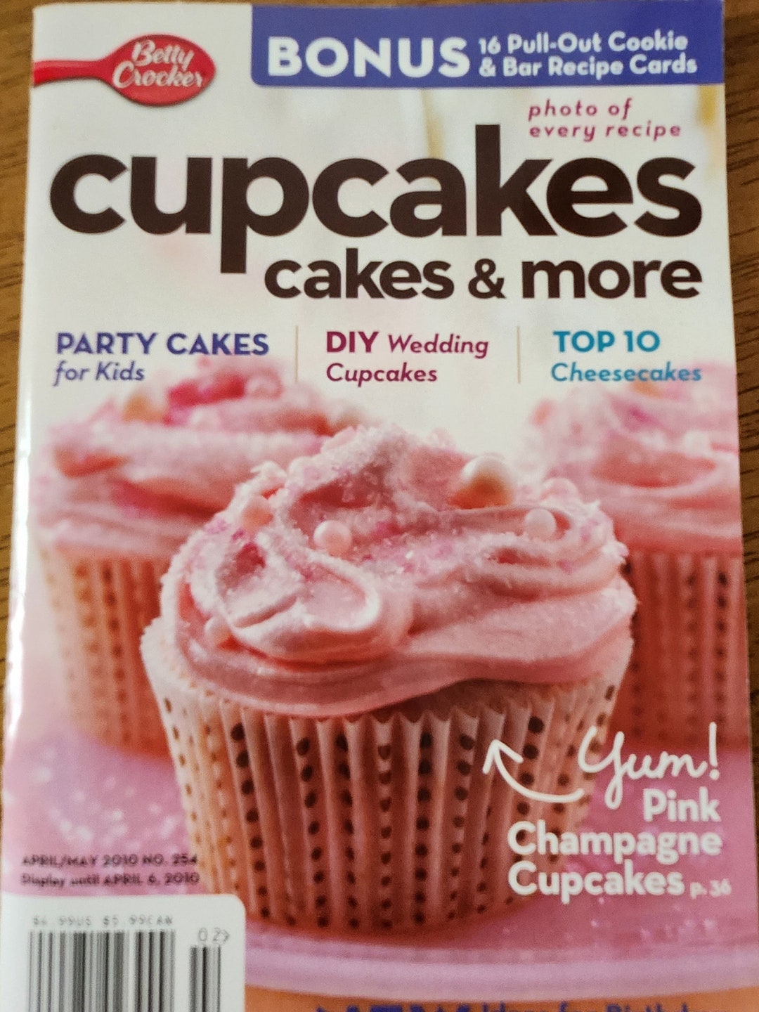 Betty Crocker Cupcakes Cakes and More Recipe Pamphlet Parties Weddings ...