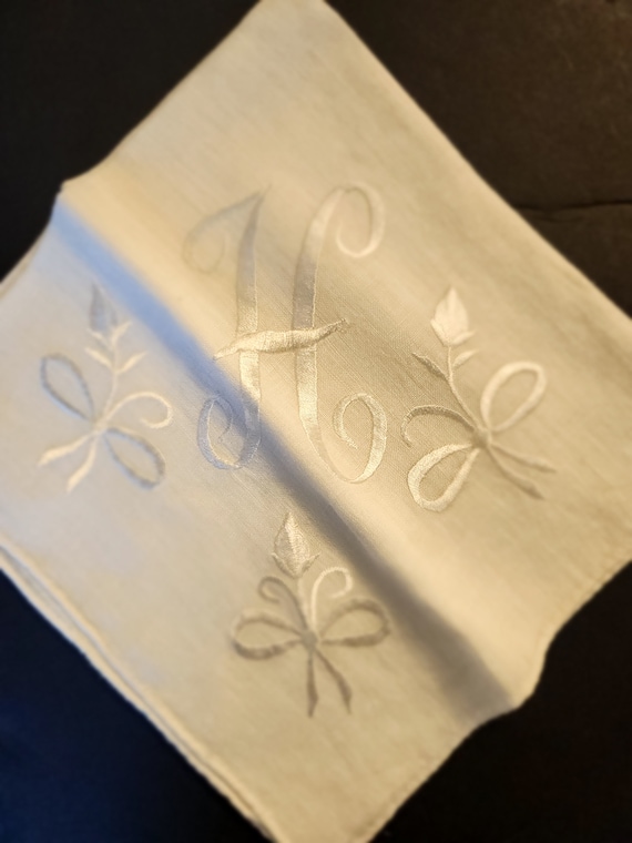 Monogram Hankie Letter H Machine Embroidery 1950's 12… - Gem