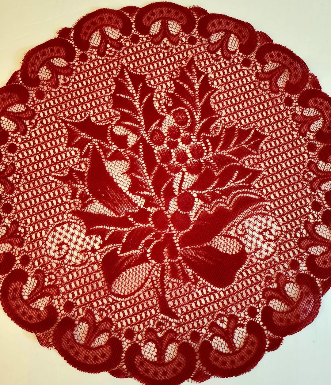 Red Lace Christmas Doilie Holly and Bow Scalloped Edge 13 Inch - Etsy