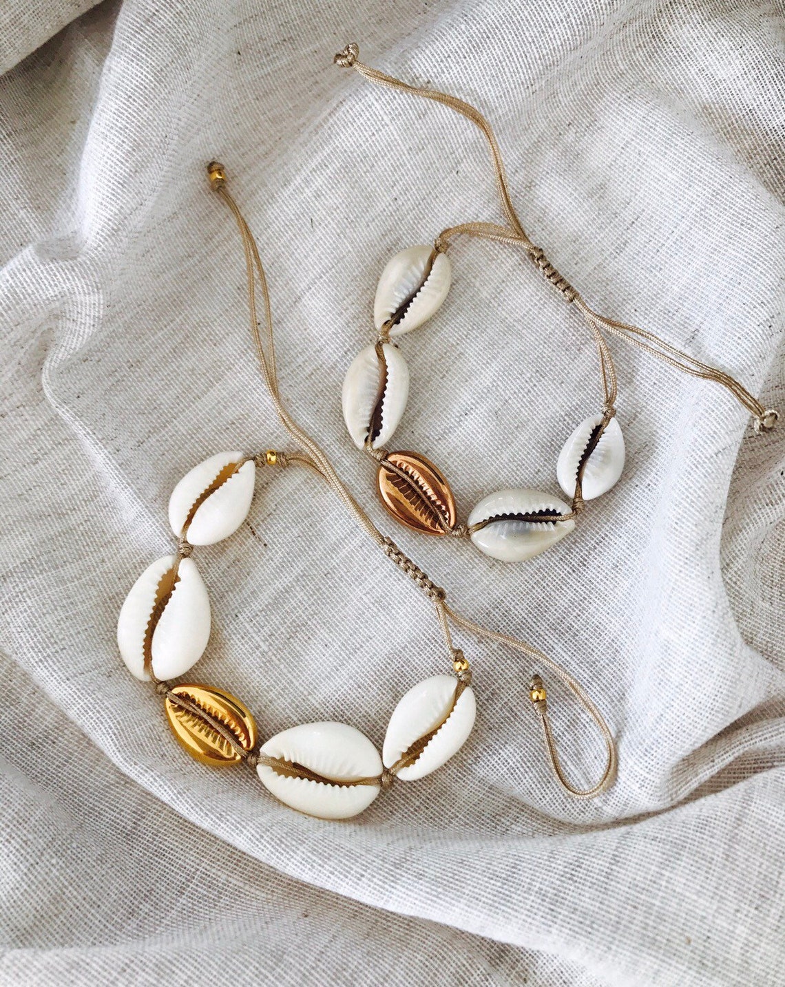 White Cowrie Shells Bracelet With One Metallic Shell in - Etsy