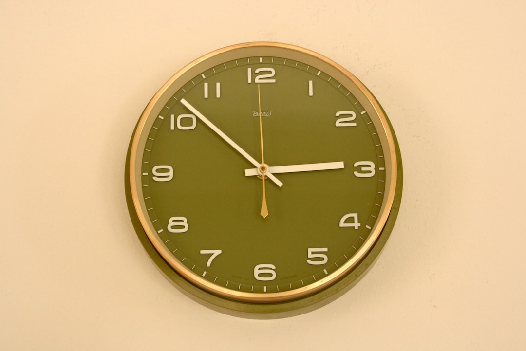 Vintage Clock, Metamec, Wall Clock, Olive Green, 70s Vintage , NOS - Etsy