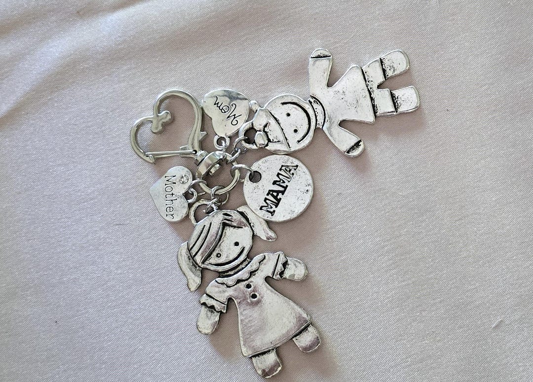 Mom Key Chain: Girl & Boy Charms, Heart Clasp - Gift for Mother - Etsy