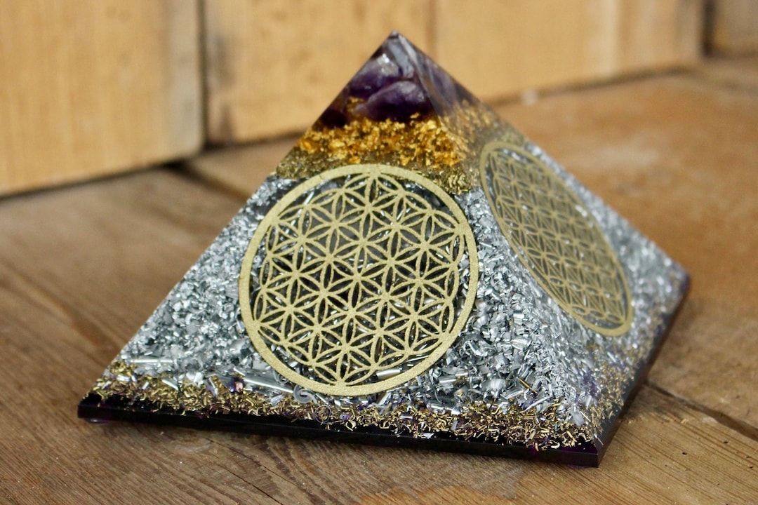 Orgonite® Orgone Pyramid Orgone FLOWER OF LIFE the Source of Peace ...