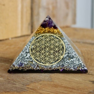 Orgonite® Orgone Pyramid Orgone FLOWER OF LIFE the Source of Peace ...