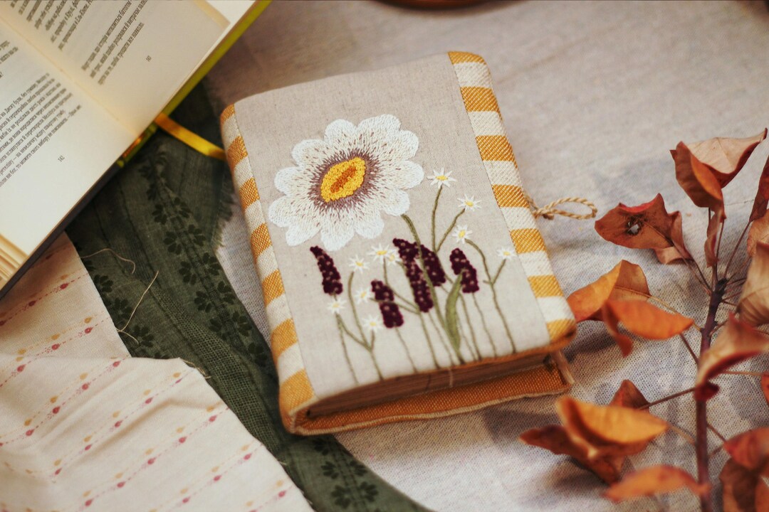 Embroidered Daisy Notebook – Handmade Linen Journal With Wildflowers - Etsy