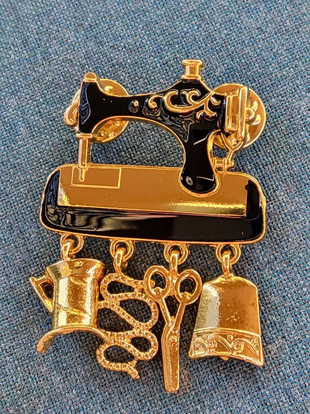 Sewing Machine With Dangling Sewing Charms Brooch, Lapel Pin - Etsy