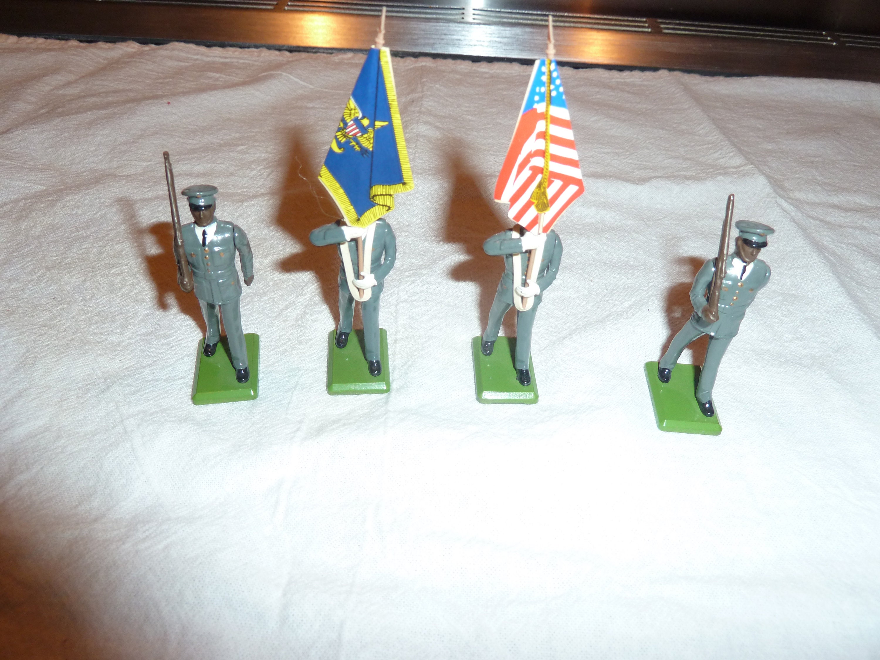 Dolls & Action Figures Army color Guard Britains Deetail Toy Soldiers U ...