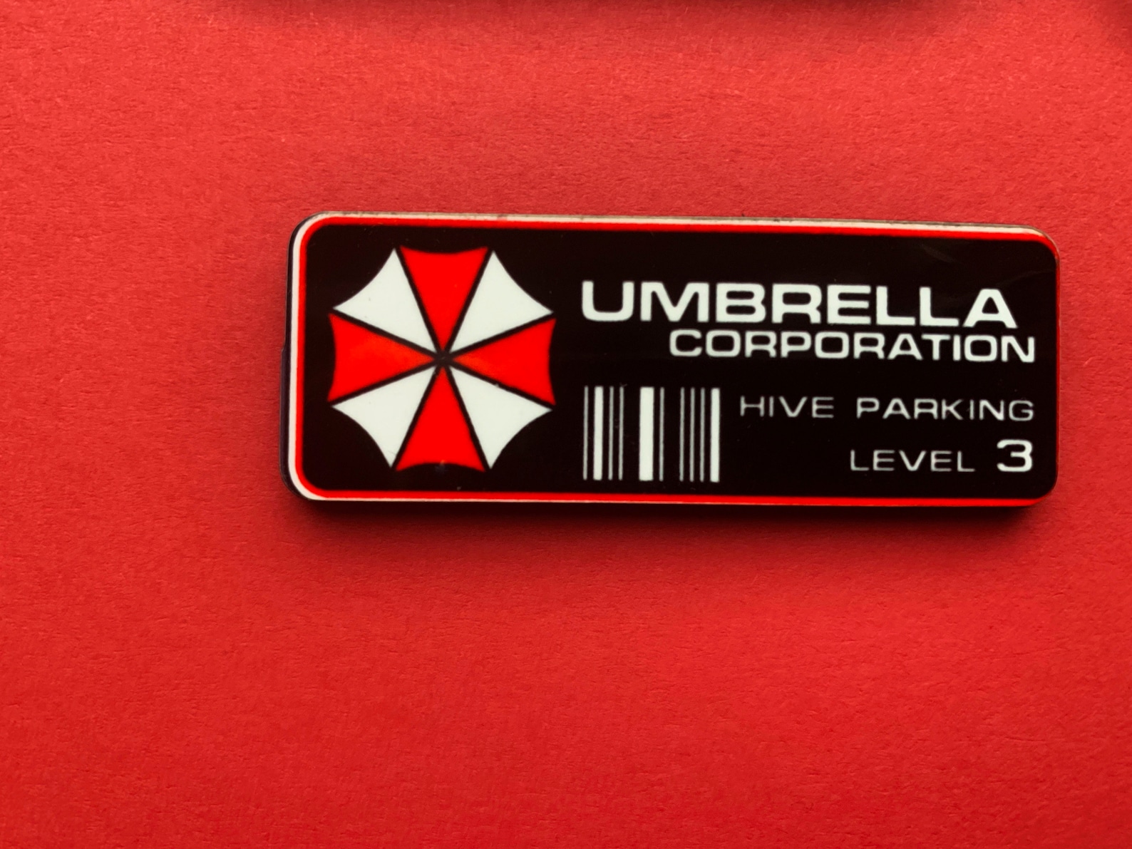 Umbrella Corporation Resident Evil Keyring, Pin Badge and new Large ...