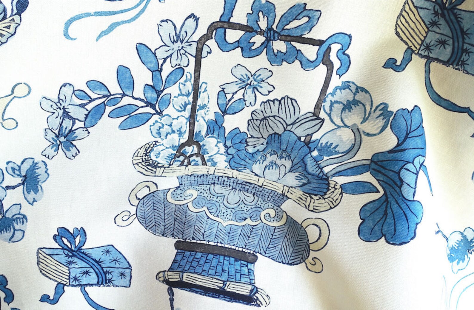 SCALAMANDRE CHINOISERIE SHANGHAI Blossoms Baskets Butterflies Toile ...