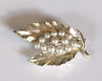 Pearl brooch | Etsy
