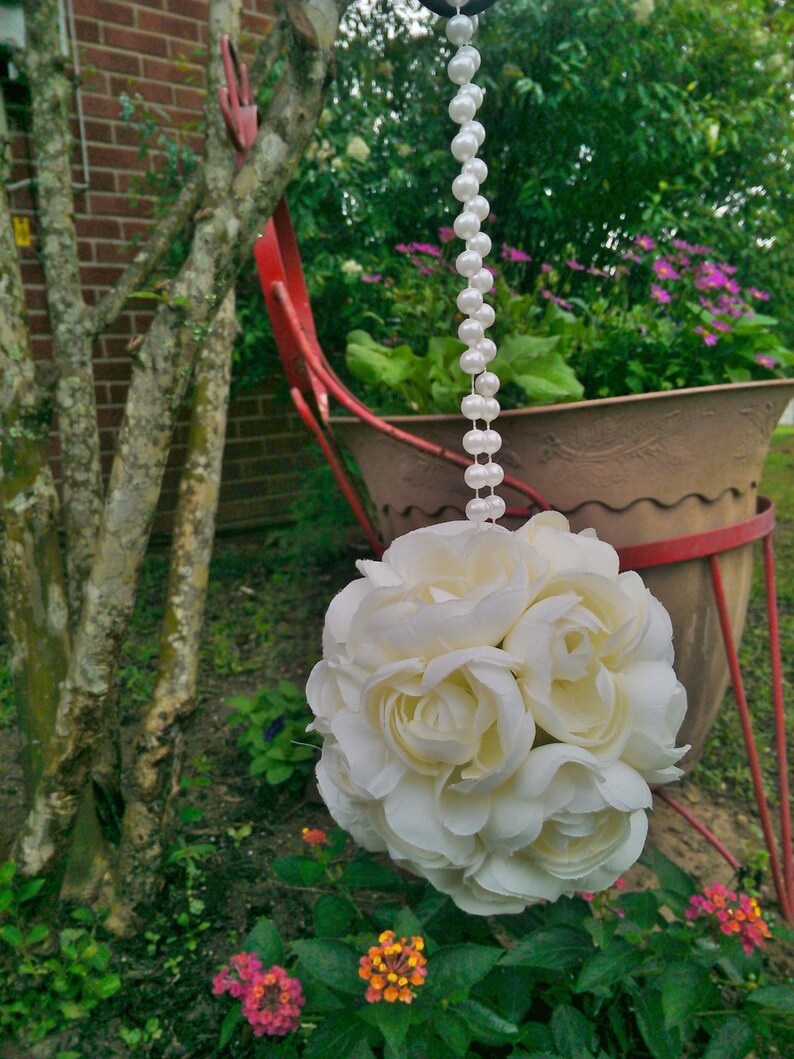 Eloquent Ivory Floral Kissing Ball - Etsy