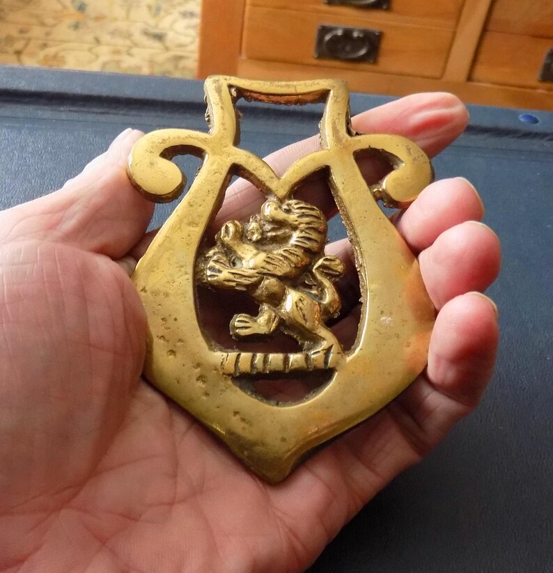 Vintage HORSE BRASS LION Rampant Design in Lyre Shape Border Made in ...