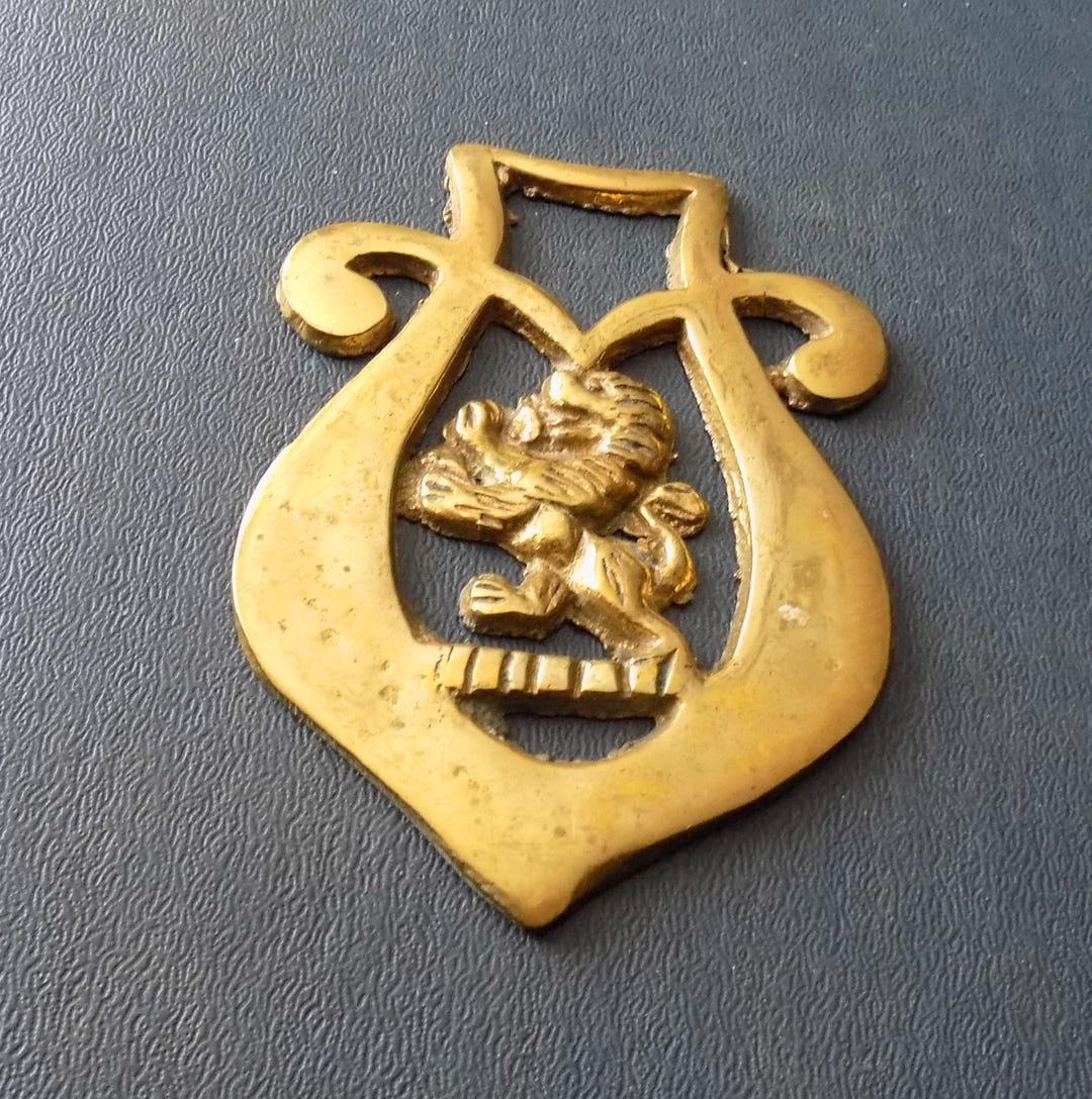 Vintage HORSE BRASS LION Rampant Design in Lyre Shape Border Made in ...