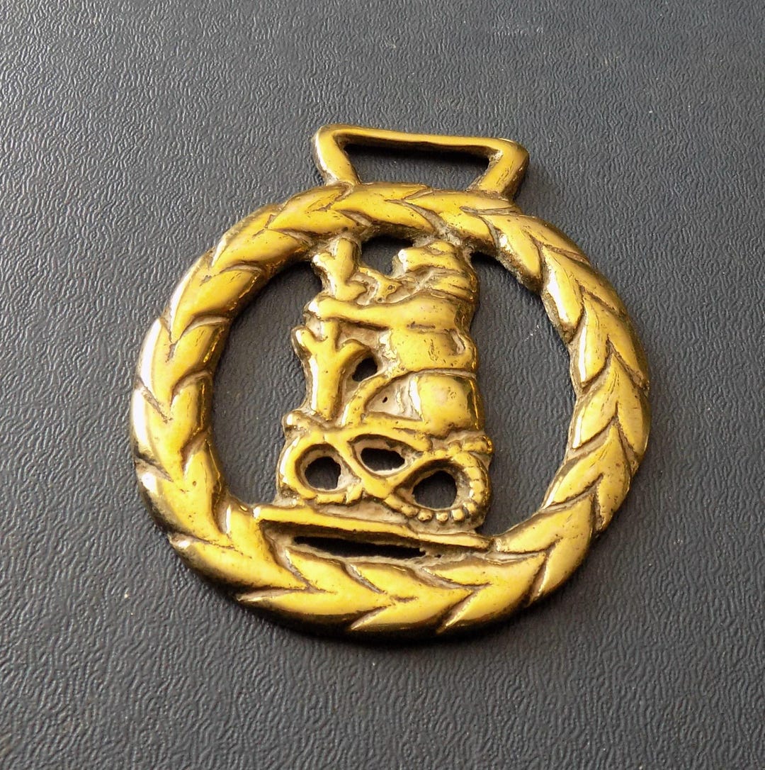 Antique Cast HORSE BRASS Warwick Bear & Ragged Staff Raised Style ...