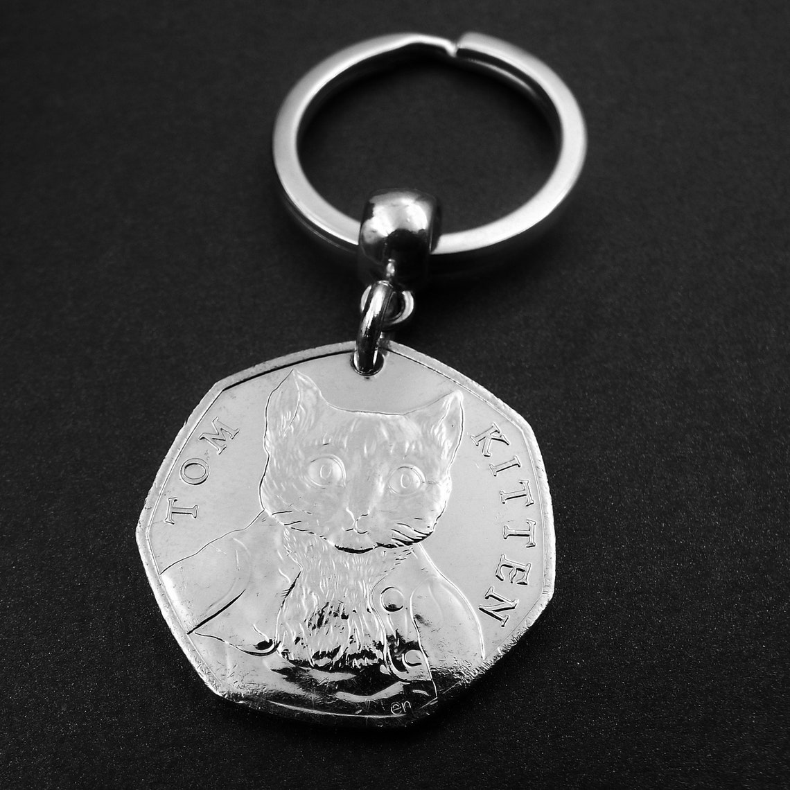 Commemorative 2017 Beatrix Potter Tom Kitten 50 pence 50p Coin Keyring ...