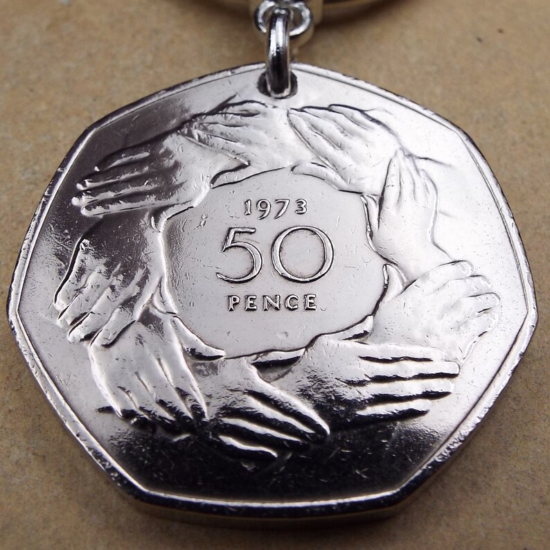 1973 50p Commemorative British Coin Keyring EEC Hands 53rd Birthday ...