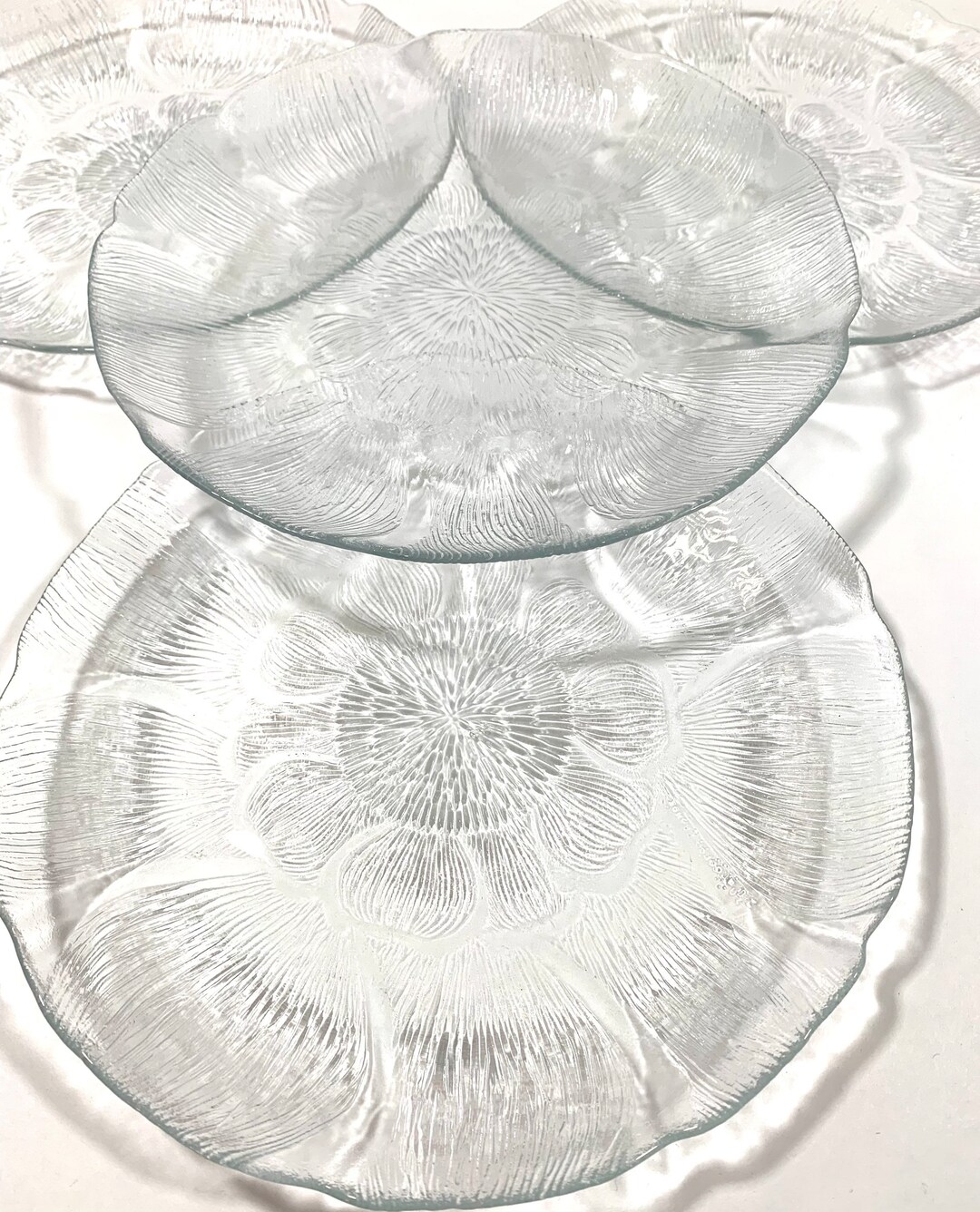 Arcoroc Fleur Glass Salad Plates Textured Flower Petals Plates Set of ...