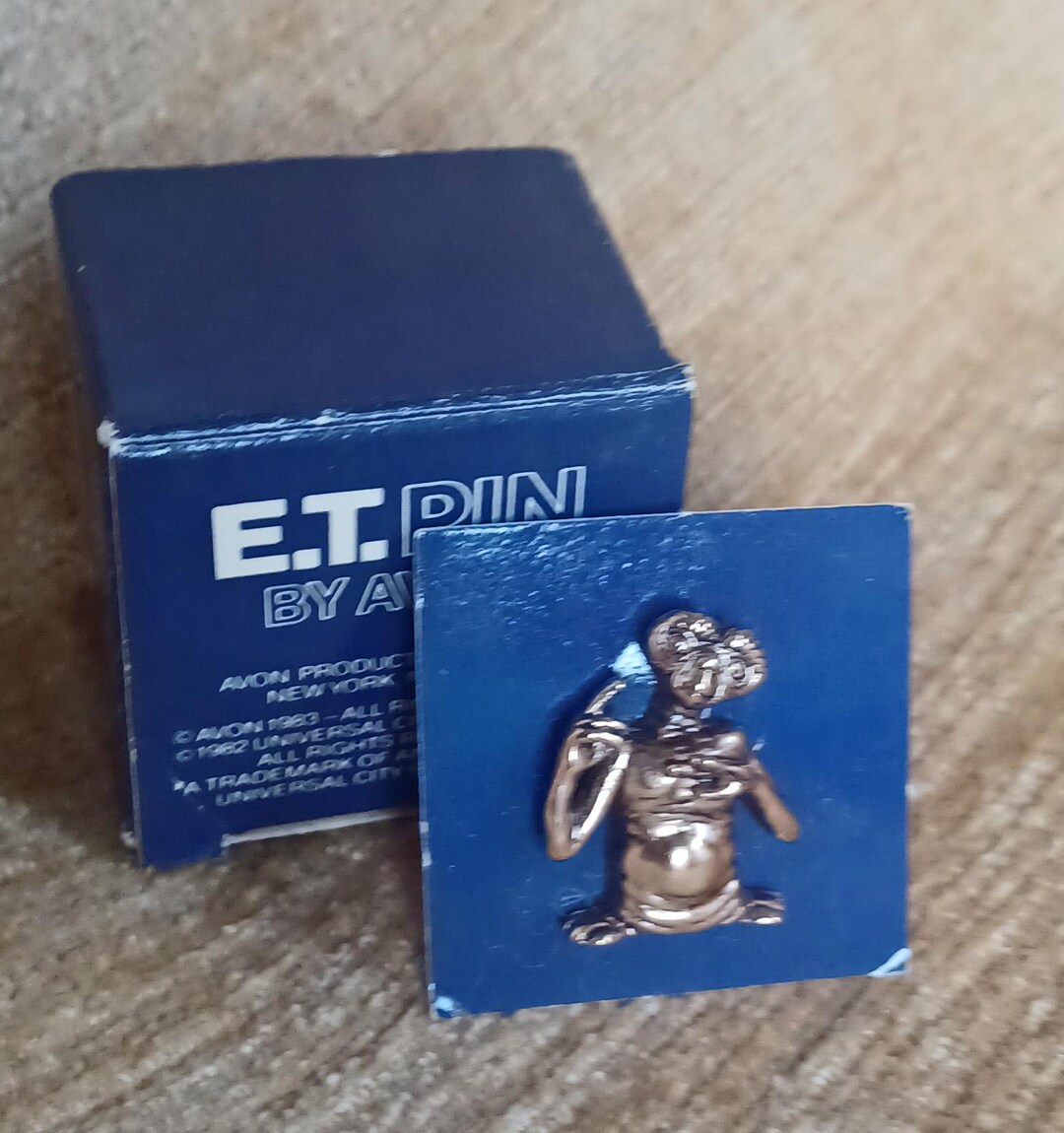 Avon GOLD TONE Vintage E.T. Lapel Pin, by AVON 1983, E.T. Brooch, Extra ...
