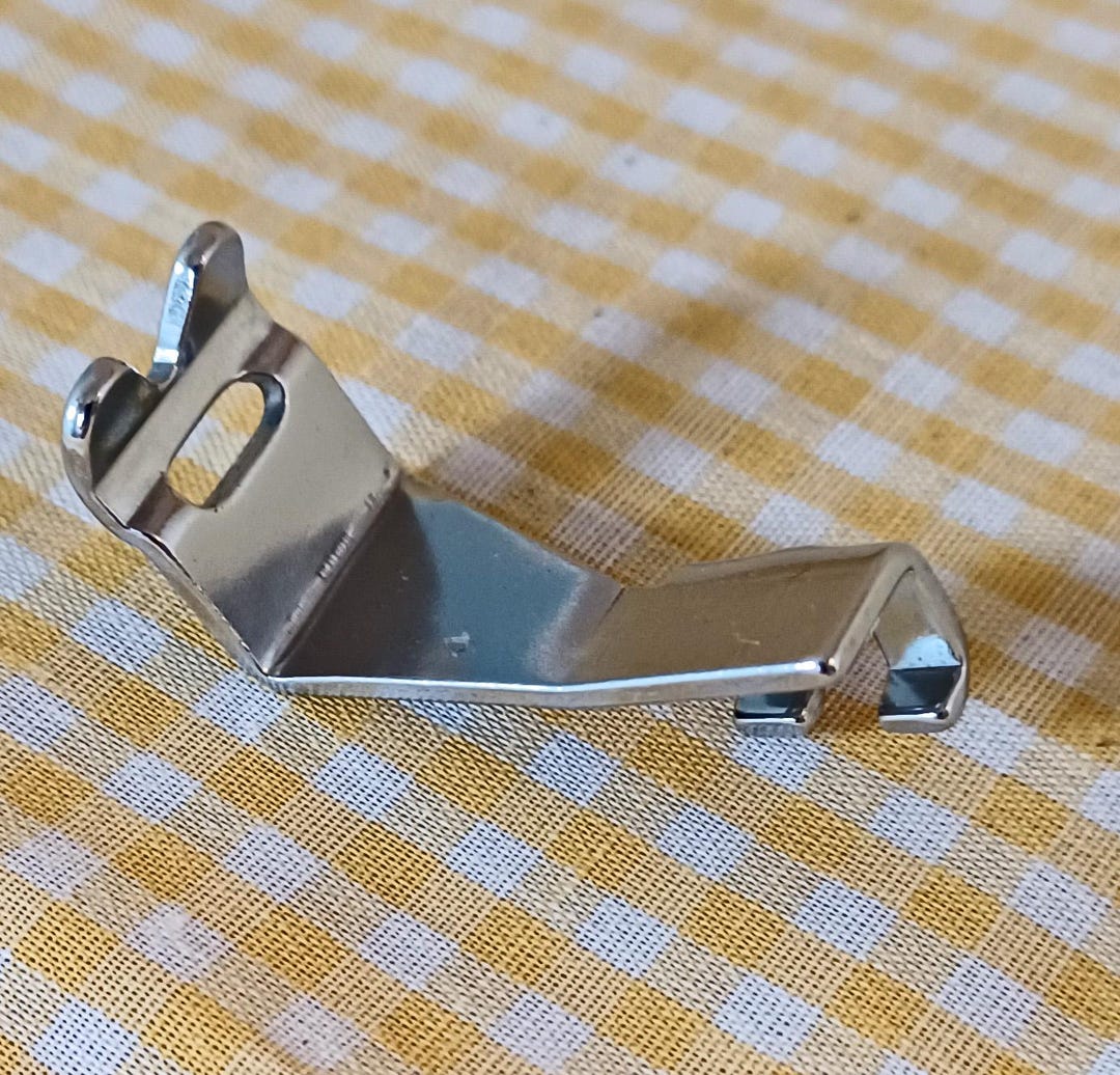 Pressure Foot, Shirring Slant Metal Screw on Foot, Domestic Sewing ...