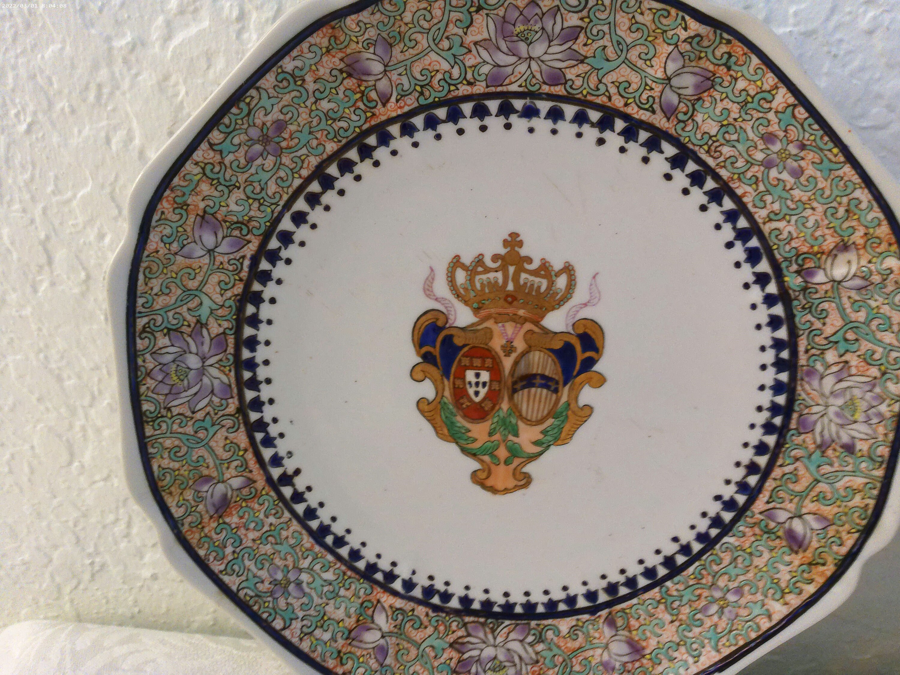 1980s Kings Crest Porcelain Display Plates, a Pair - Etsy