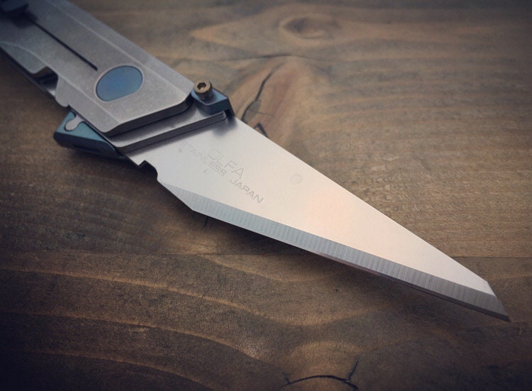 The Raven / Customized Knife Cutter / Titanium