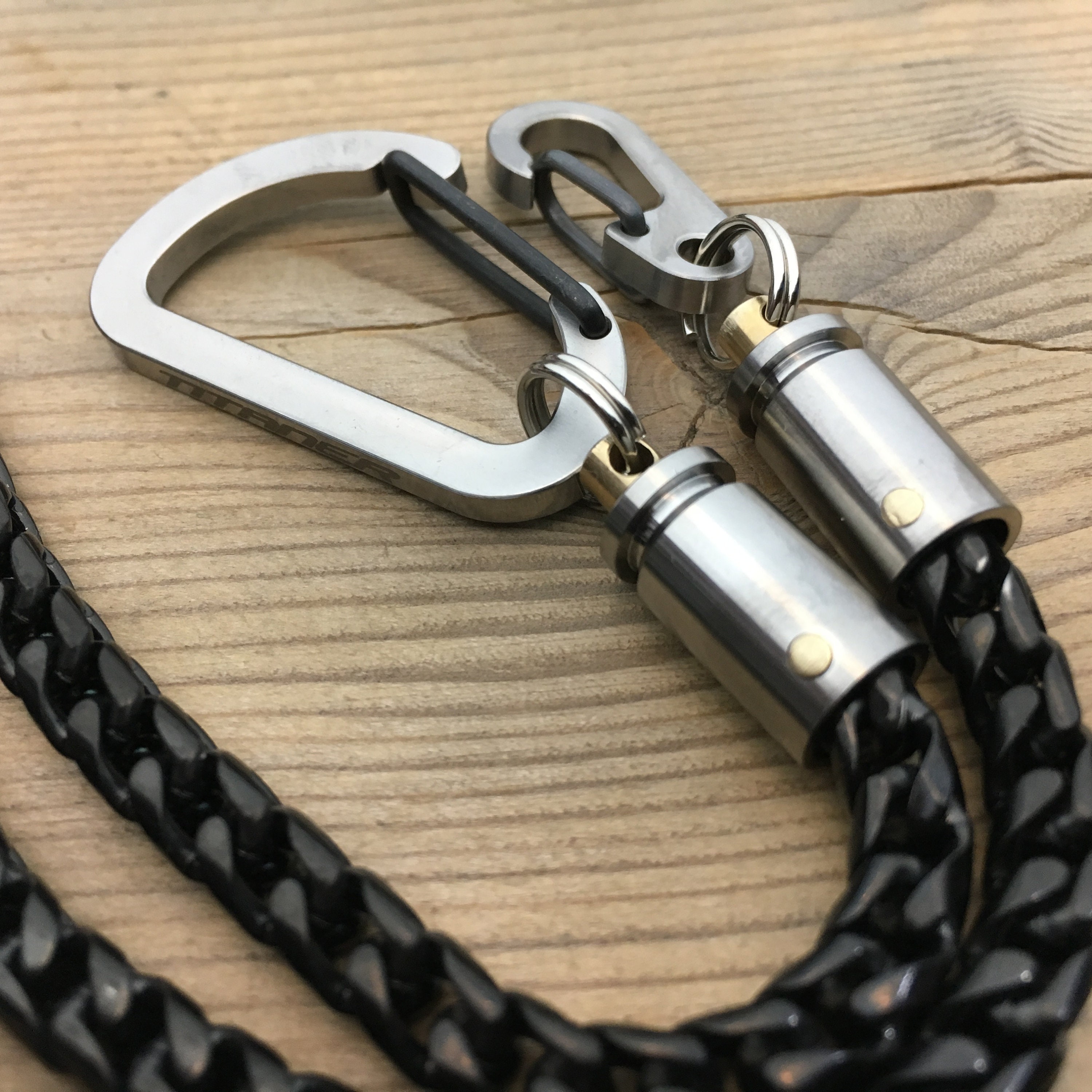 Black Walletchain with 2 / Titanium Swivels Simple rings