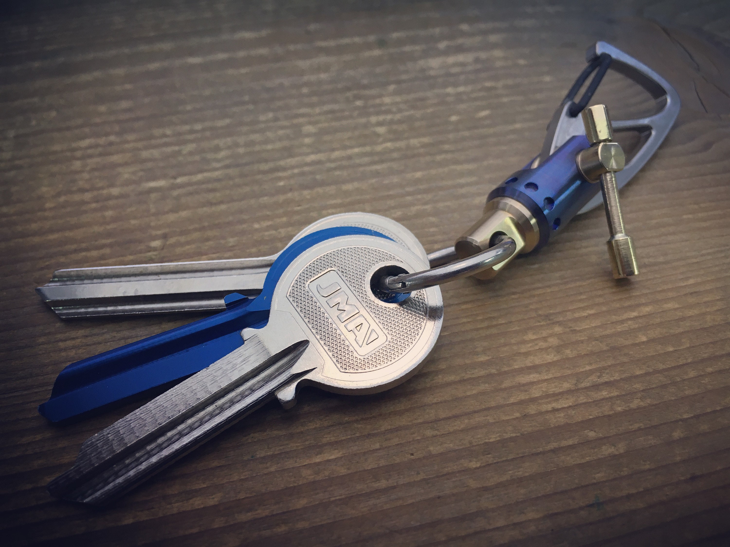 The Press Bar EDC keychain / Titanium