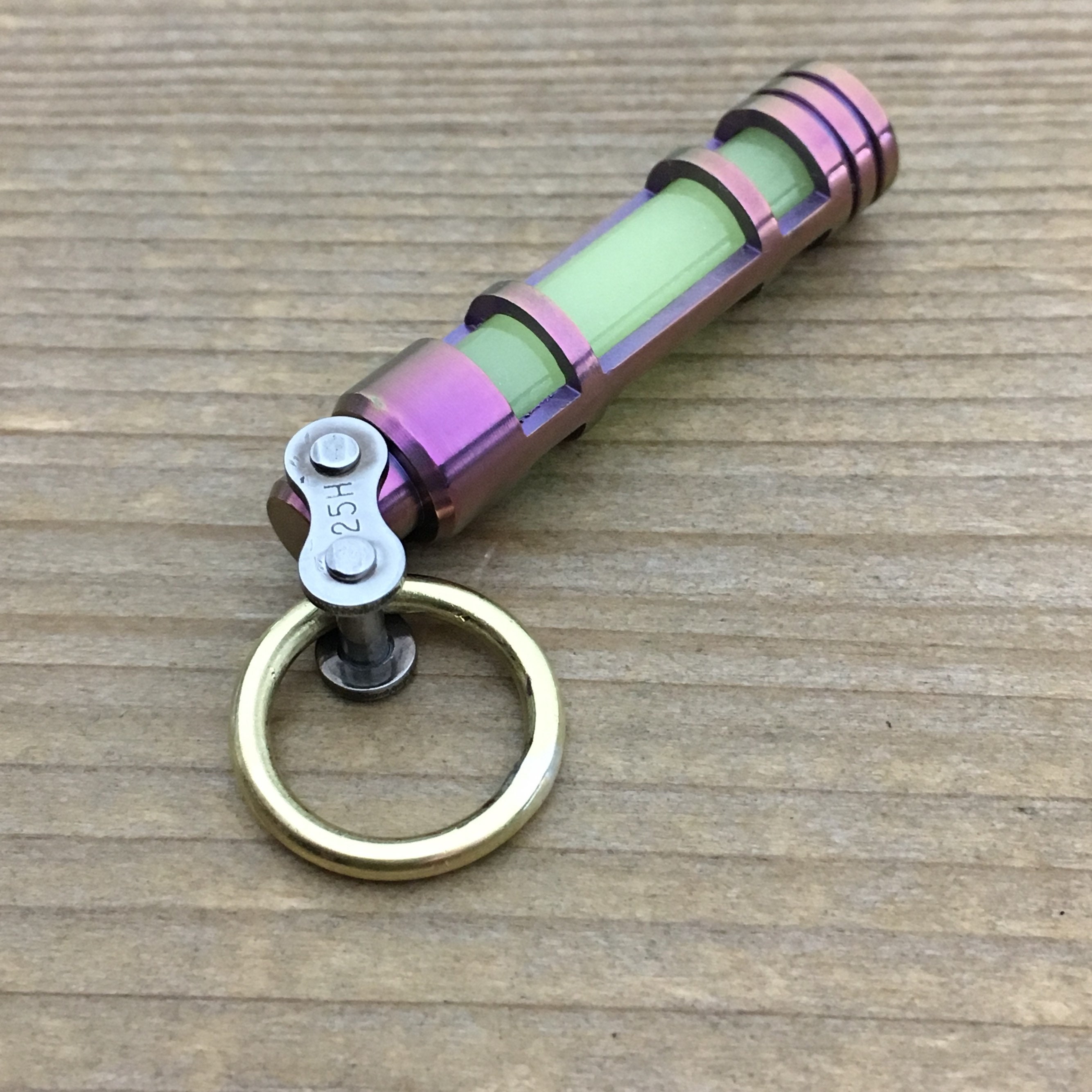 Glow-Fob Locator, Keychain with Bike-Link / Titanium