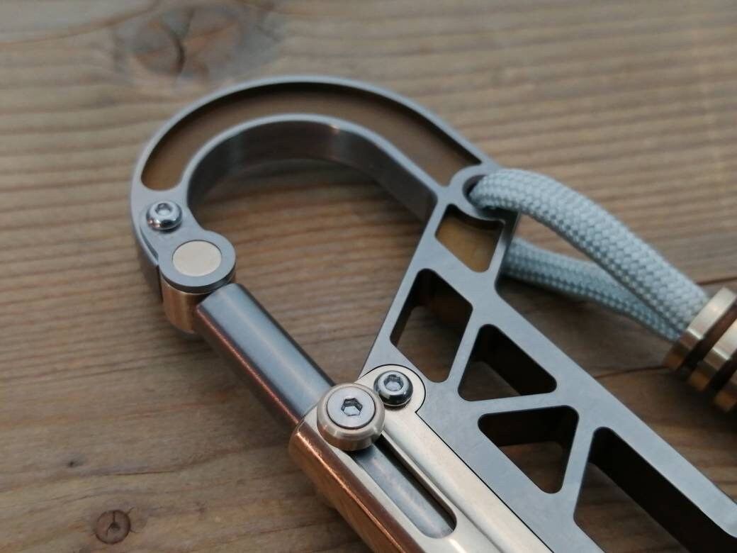 Edc Ti-Carabiner Keychain / The Bolt Carabiner / MOD