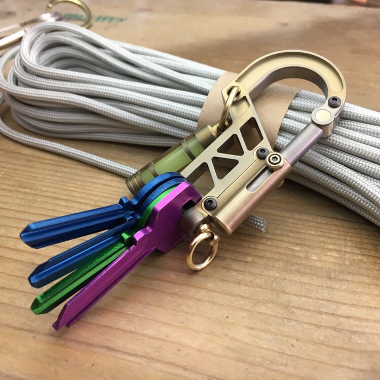 Bolt Carabiner / Titanium Edc Key Carabiner with Titanium-locator lamp