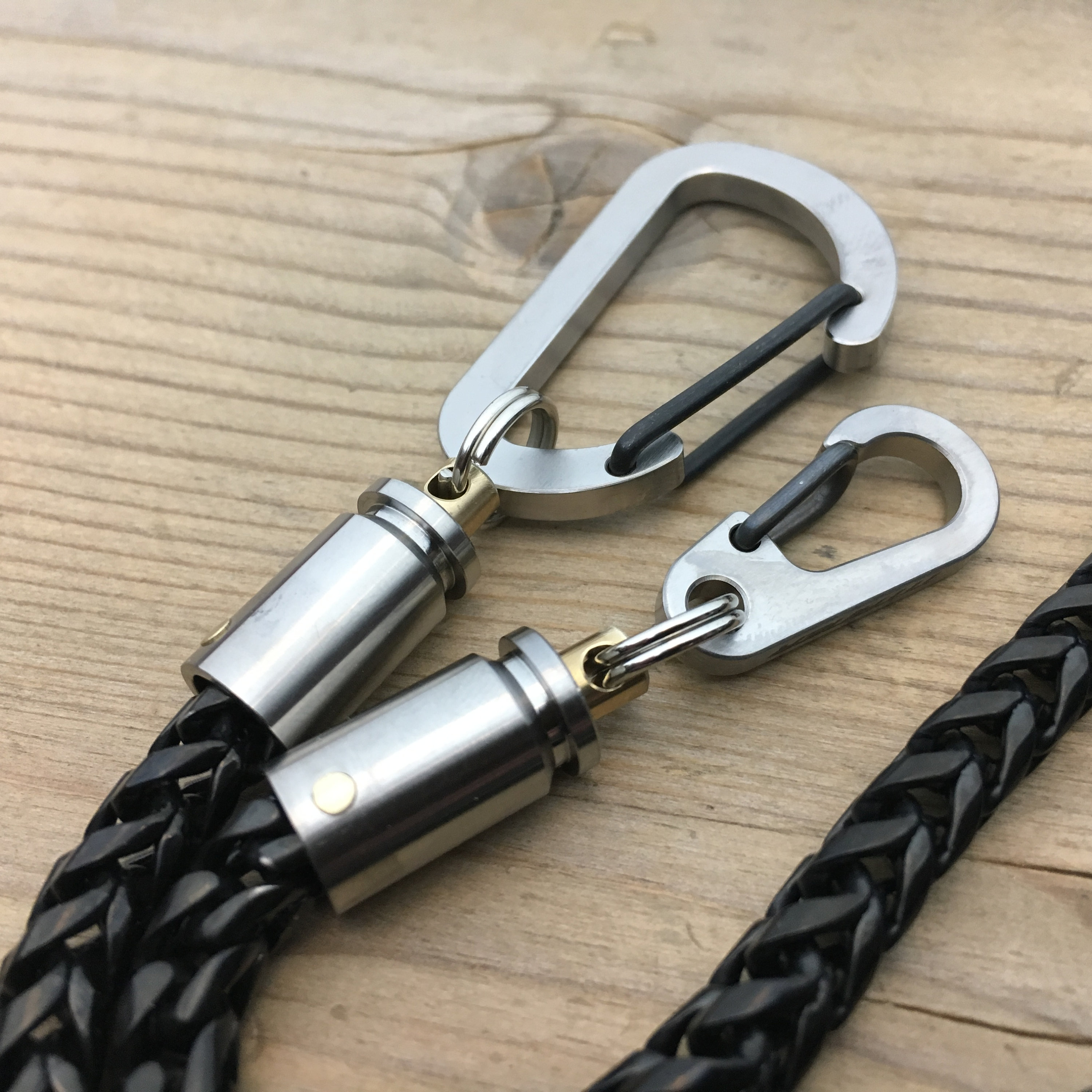 Black Walletchain with 2 / Titanium Swivels Simple rings