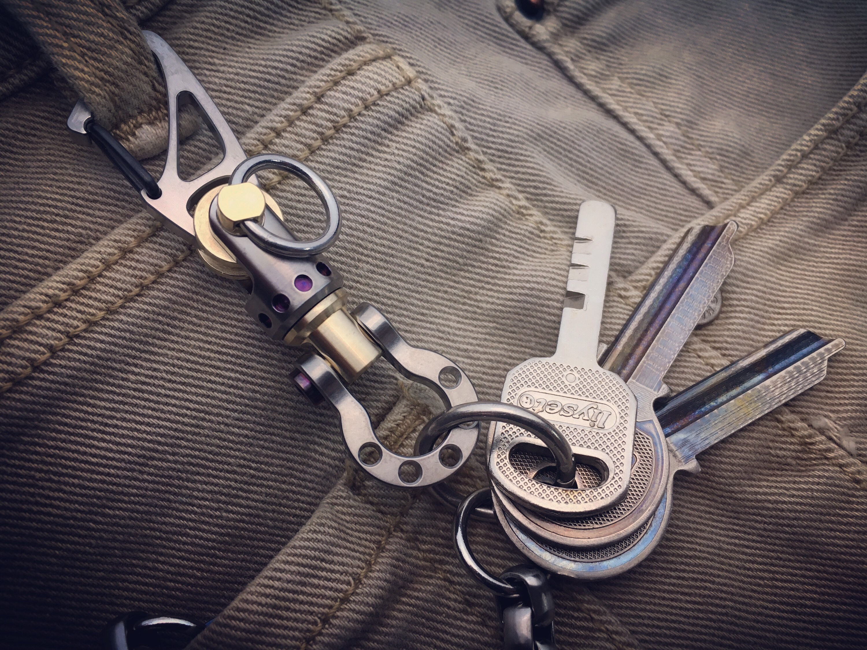 Sport Bike Yoshimura look / Anodized Titanium, Swivel Key chain