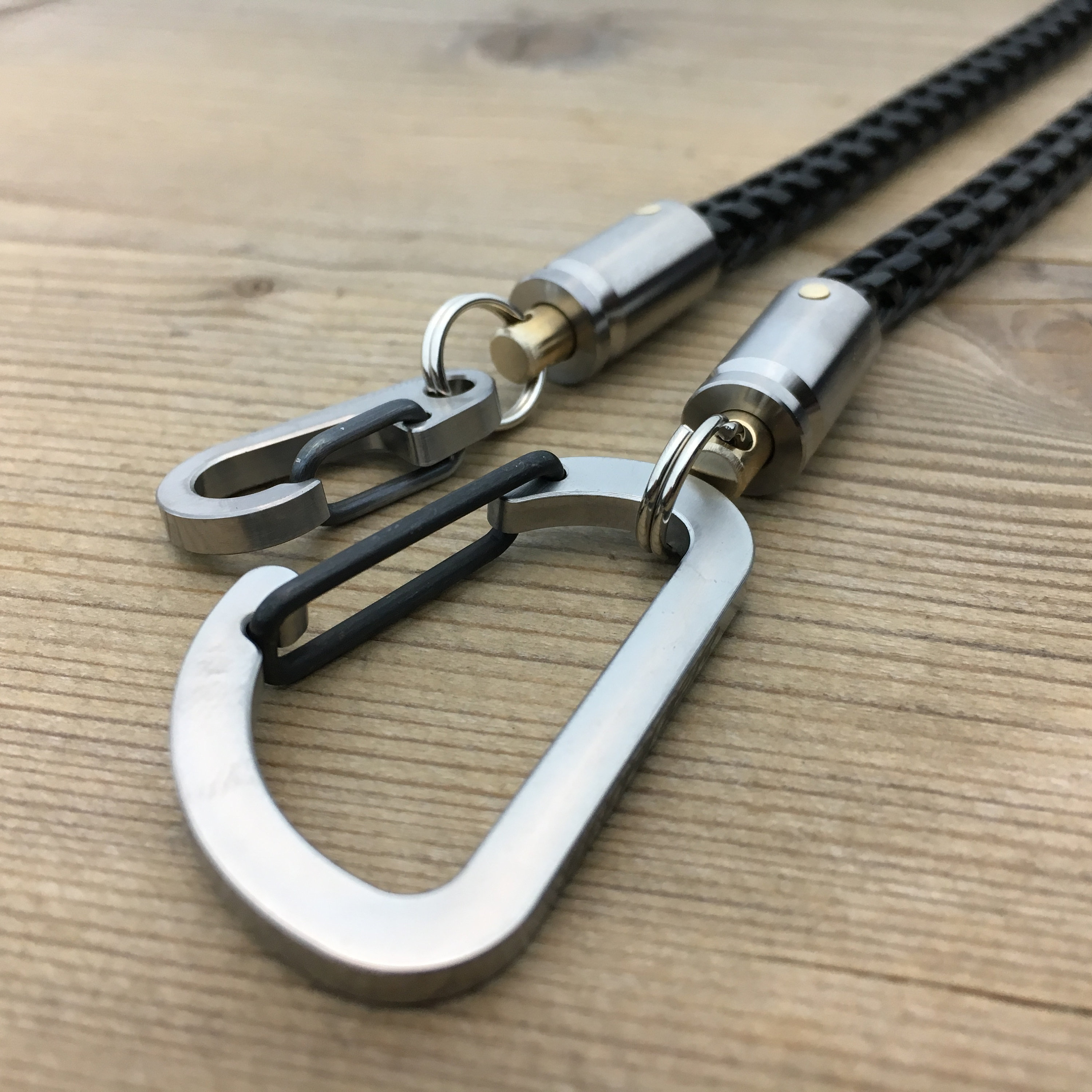 Black Walletchain with 2 / Titanium Swivels Simple rings