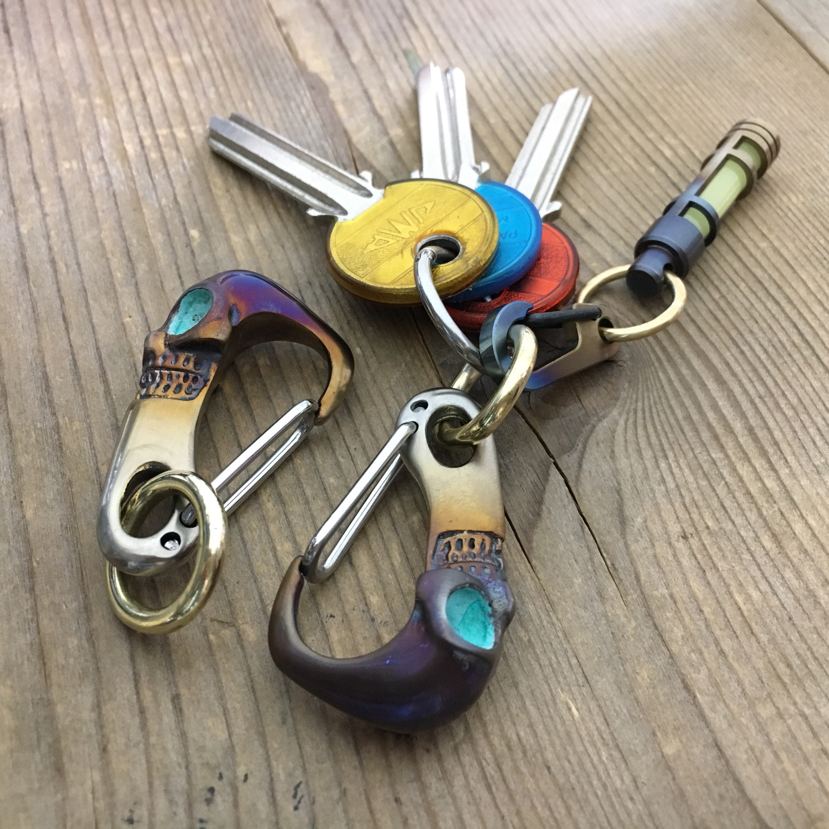 Skull Carabiner Keychain / Stainless Steels / Petrol texture