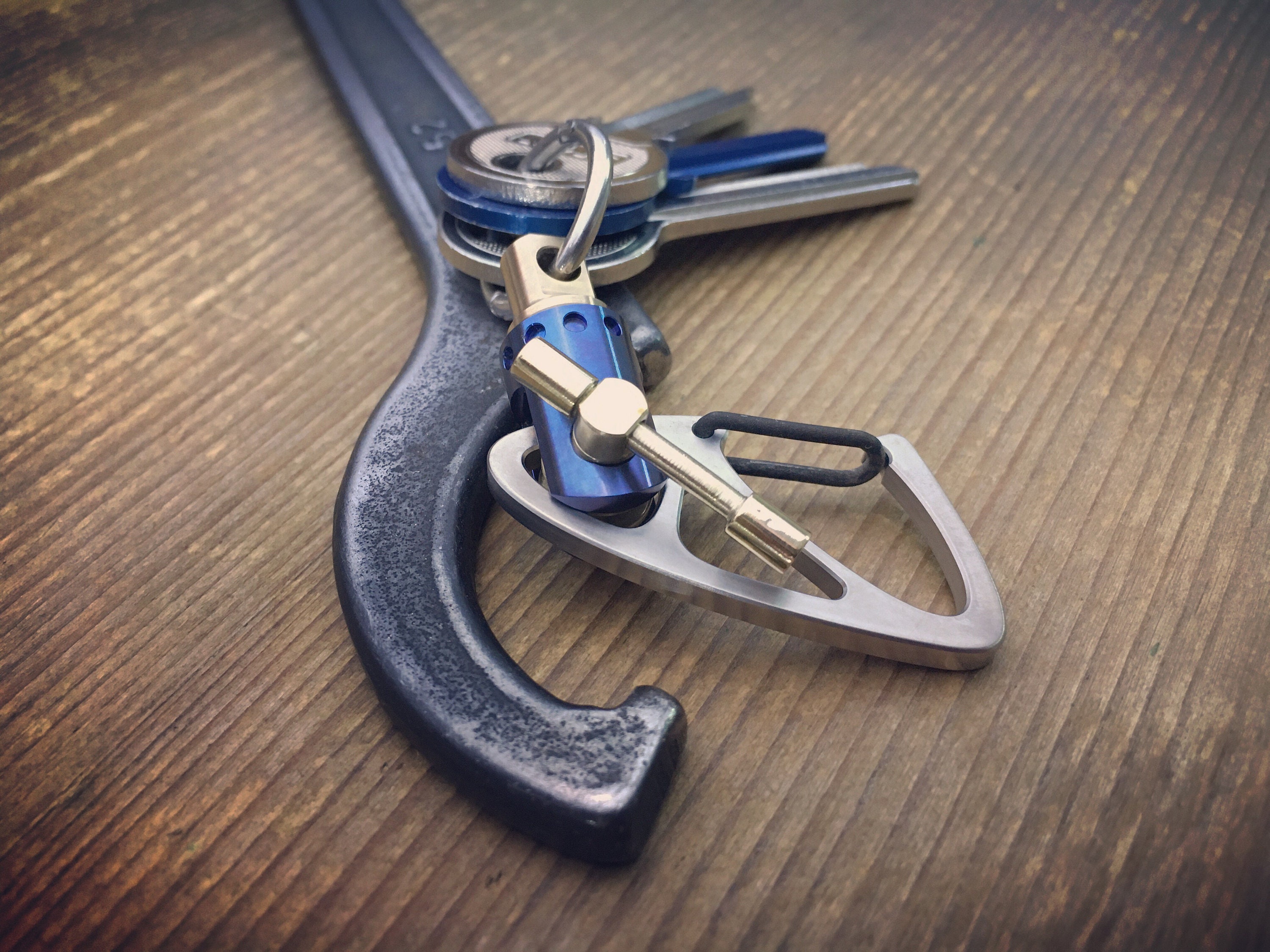 The Press Bar EDC keychain / Titanium