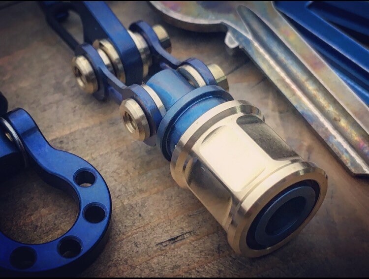 TOP - Titanium Sailor Shackle Quick release connector Keychain / 4 Versions