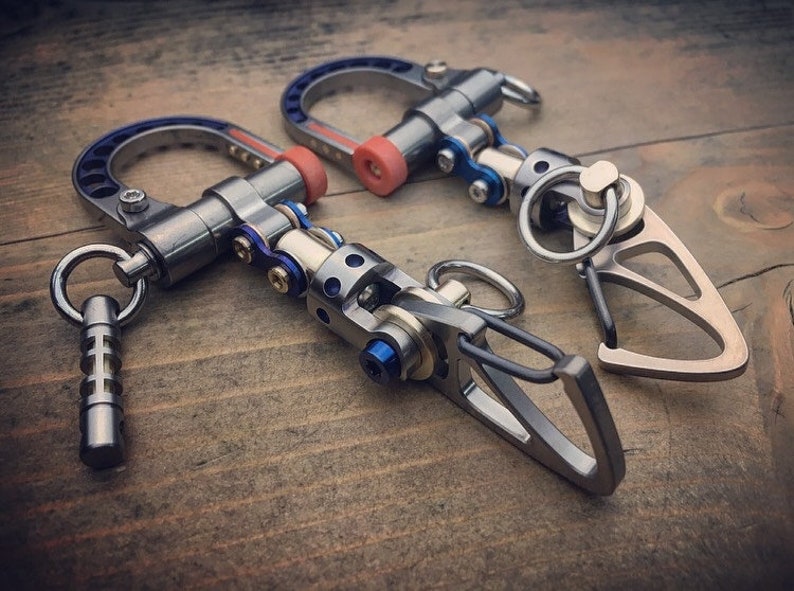 The Guide TOP / Titanium Edc Keychain Bi-carabiner With - Etsy