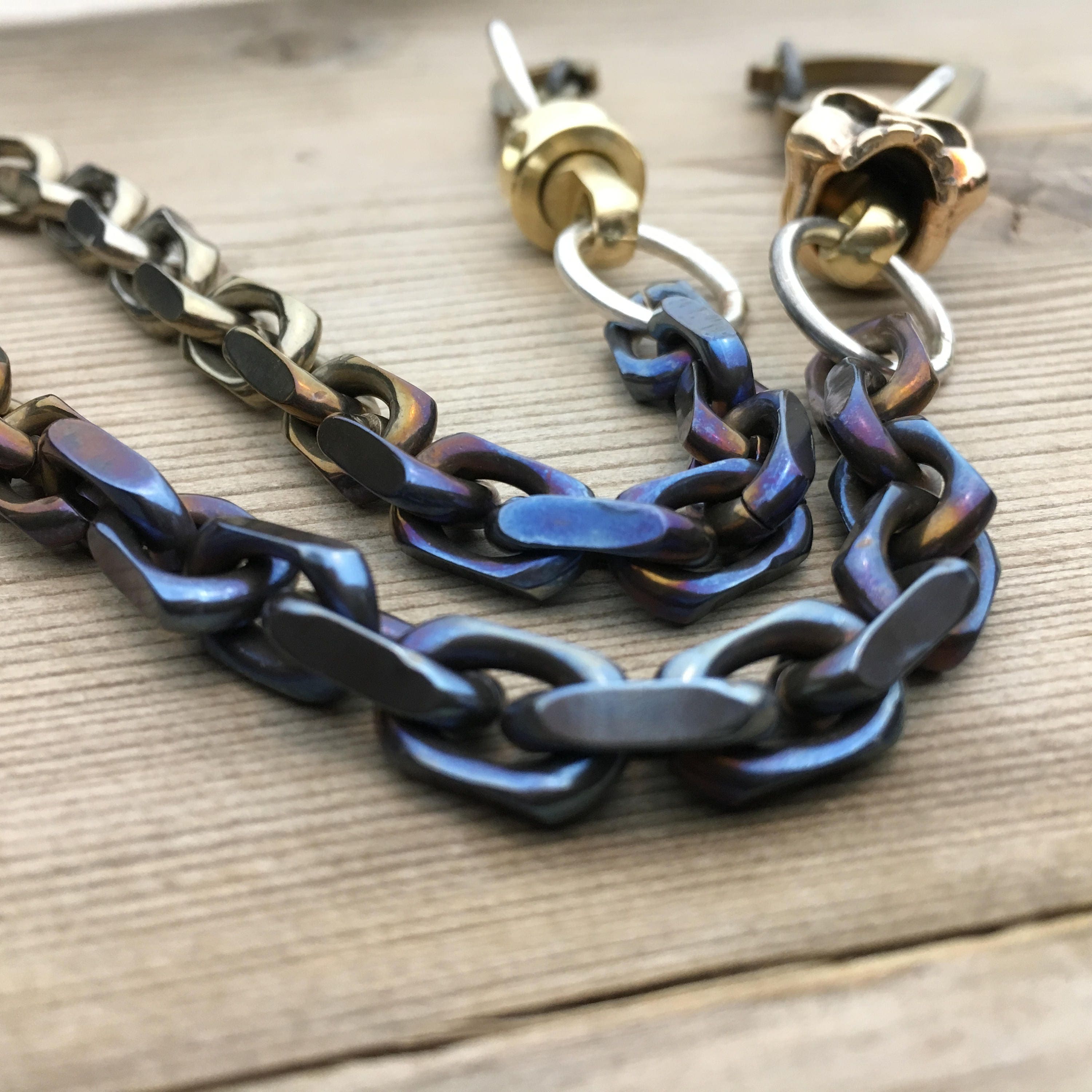 Small wallet chain SWC-04-Ti / Skull Monkey & Bi-Swivel