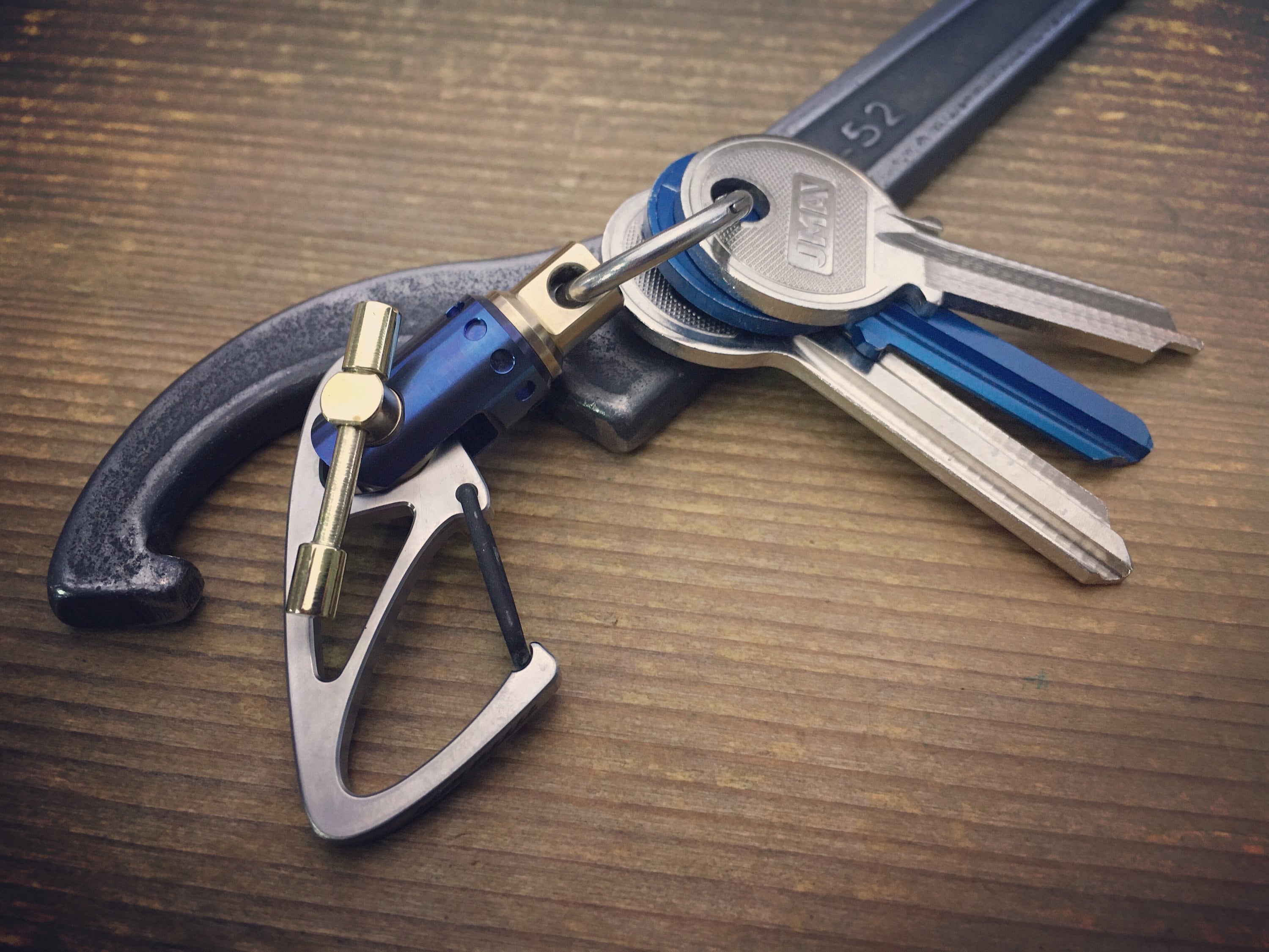 The Press Bar EDC keychain / Titanium