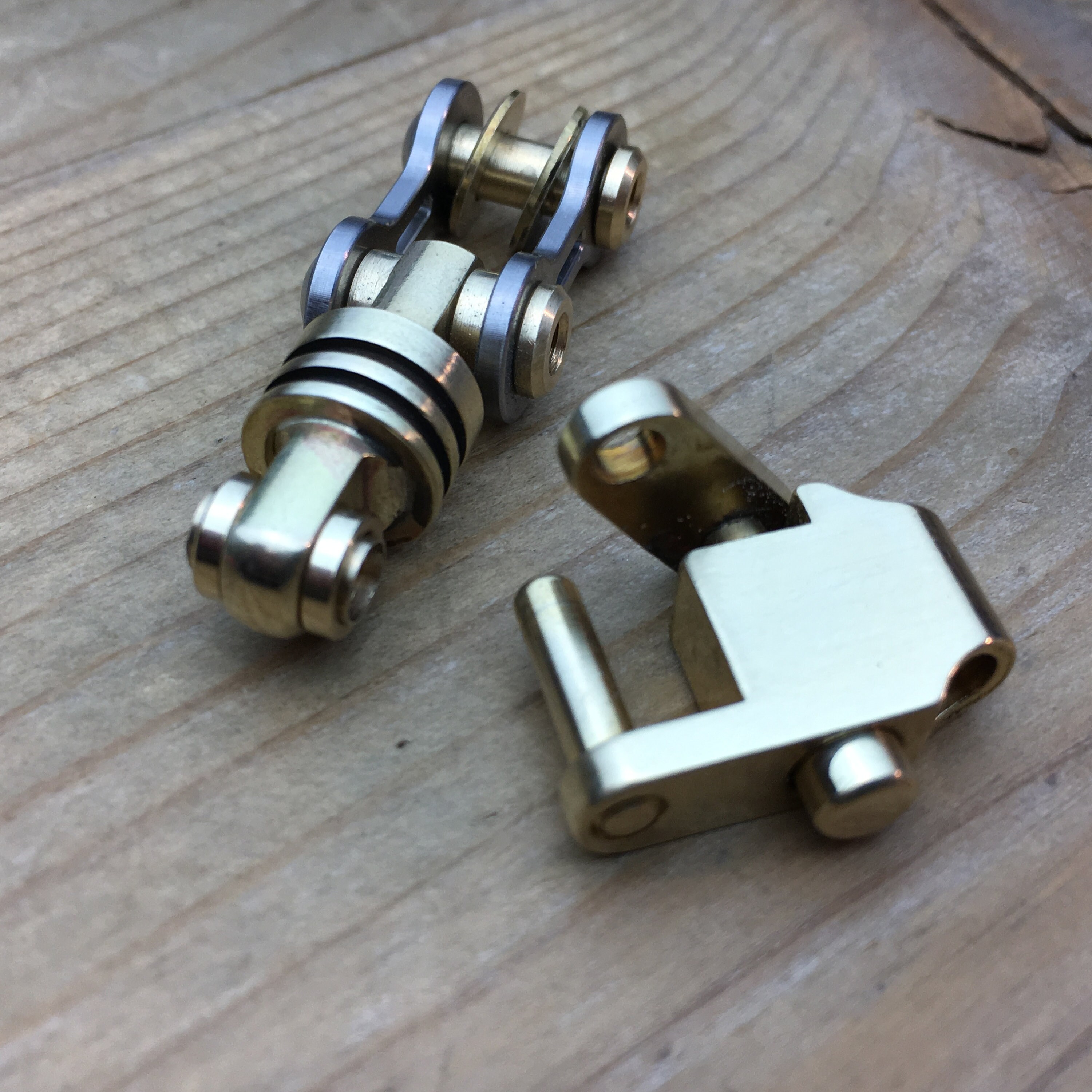 Swivel Radius / Quick release connector shotgun